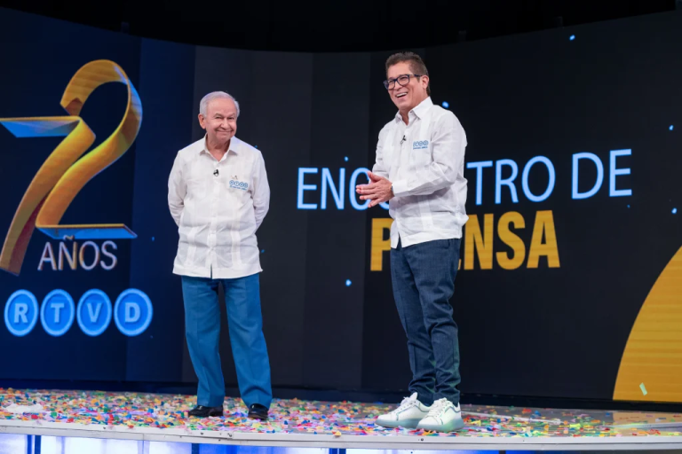 Canales unen sus programas por primera vez para celebrar 72 aniversario ...